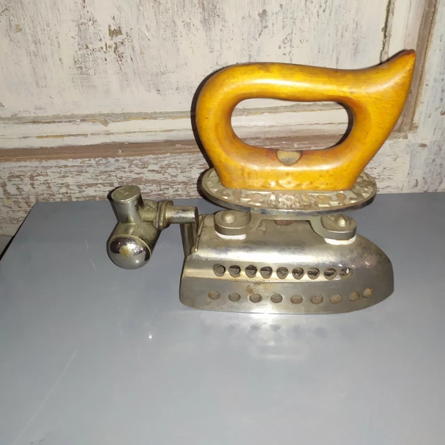 ANCIEN PETIT FER à repasser à alcool FELDMEYER Antique Iron Sad Alcohol ...