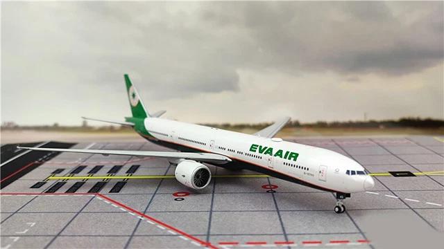 JC WINGS EVA Air Taiwan For Boeing 777-300ER B-16740 1/400 plane Pre ...