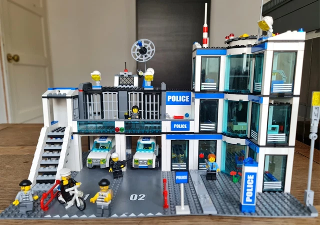 LEGO CITY POLICE Station 7498 £56.00 - PicClick UK