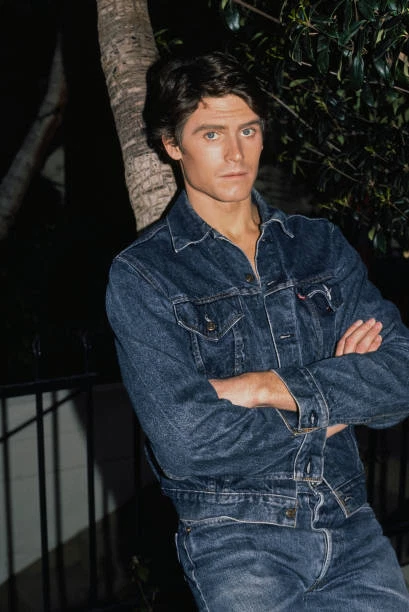 DAVID MASON DANIELS wearing a Levi's denim jacket open to expose c- Old Photo EUR 6,54 - PicClick FR