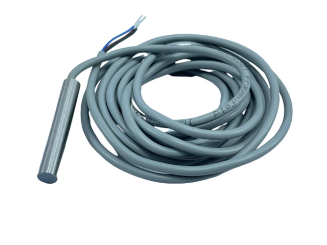 BAUMER CH-8501 PROXIMITY Sensor Switch champ femme IWRM 0609501 D034 ...