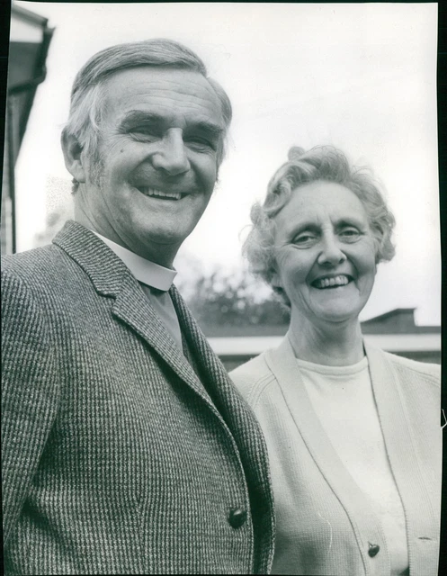 CANON ARTHUR HOWDEN and his wife, Sybil. - Vintage Photograph 2408671 £ ...