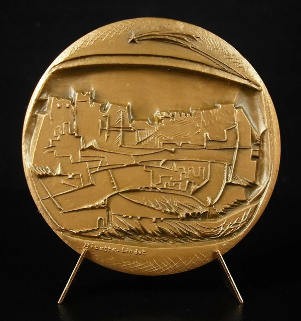 MEDAL LE CHÂTEAU Of Leases-de-Provence Sc Bizette-Lopez; the Alpilles ...