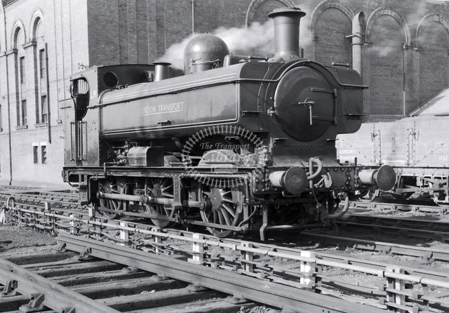 PHOTO LONDON Transport Steam Locomotive Class 0-6-0PT L91 Neasden shed ...