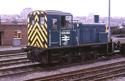 ORIGINAL COLOUR SLIDE of 03089 BR class 08 diesel shunter loco B £2.99 ...