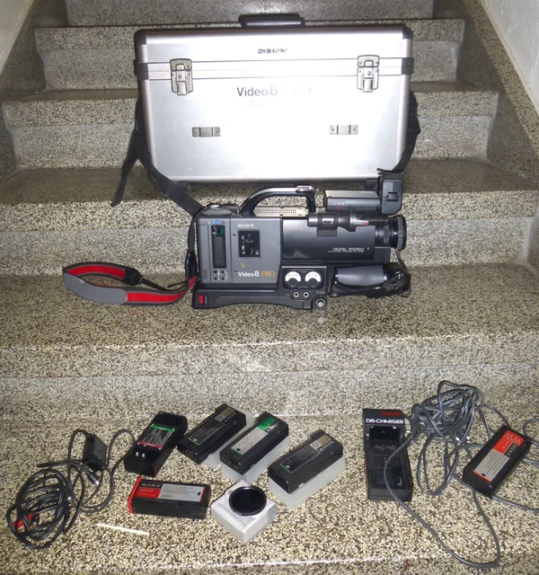 SONY CCD-V200E CAMCORDER Video 8 Pro in Koffer + mehr – anschauen ! EUR ...