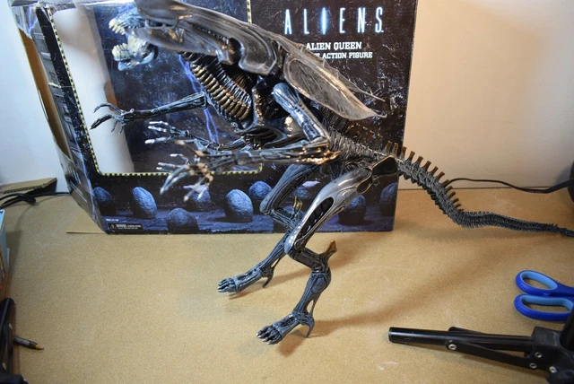 NECA ALIENS XENOMORPH QUEEN Ultra Deluxe Figure - RARE - Ex Shop ...