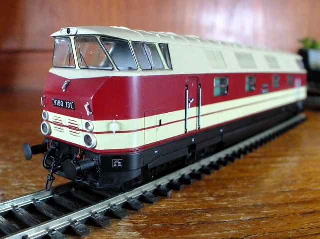GUTZOLD 42100 HO gauge V180 diesel loco in DR cream and red livery £145 ...