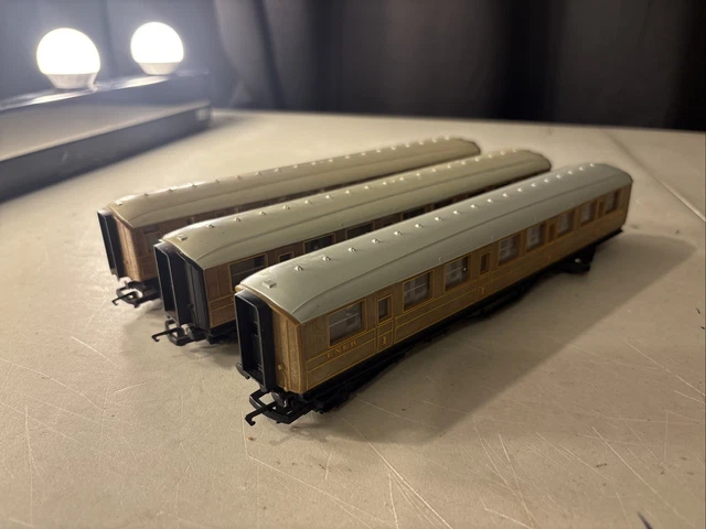 HORNBY R4332 LNER Teak Composite Coach 22357 X2/22356 OO Gauge £15.00 ...