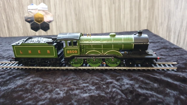 HORNBY/TRI-ANG R150 GREEN LNER Livery B12 Locomotive No.8509 -OO Gauge ...