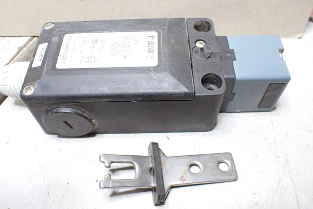 PIZZATO FS SAFETY Limit Switch w/Solenoid Lock 24V -- FS 2896D024-F $99 ...