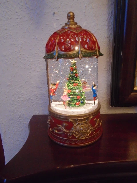 CHRISTMAS WATER SPINNER Rotating Nut Cracker Scene Truly. Beautiful ...