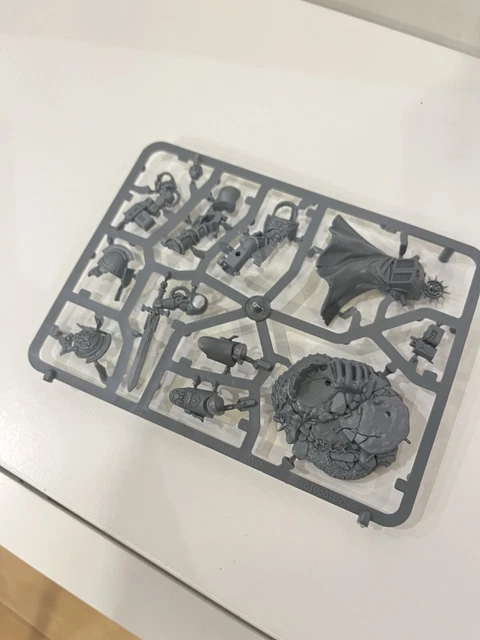 LEVIATHAN SPACE MARINE Captain in Terminator armour New on Sprue ...