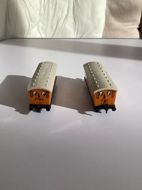 THOMAS THE TANK Annie and Clarabel carriages ERTL 2001. £5.99 - PicClick UK