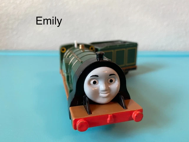 THOMAS & FRIENDS TrackMaster Motorized Train Engine EMILY + Green Car ...