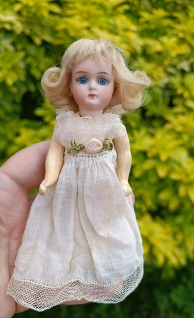 5&( 13 CM) Beautiful Antique French Miniature Mignonette Doll w tiny ...