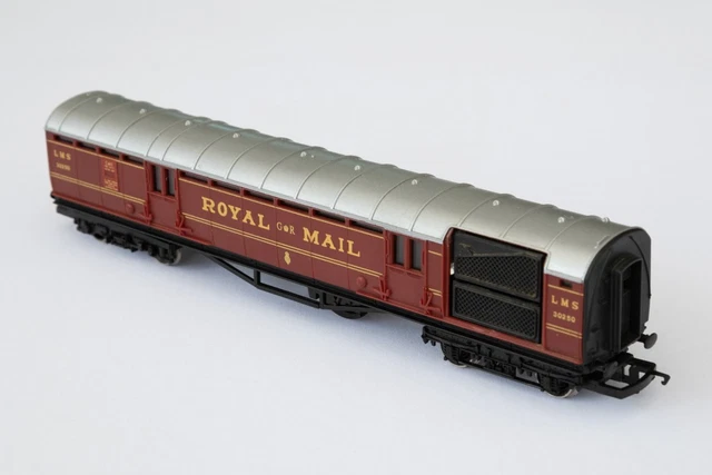 HORNBY OO GAUGE B2543 Operating Royal Mail Coach 30250 LMS £7.99 ...