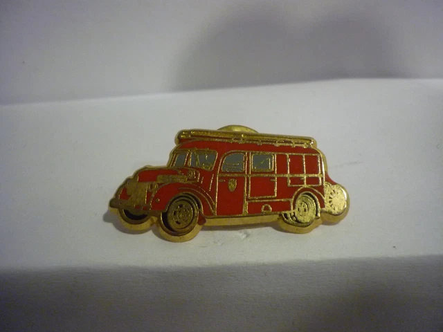 PIN'S CAMION DE Pompier Fourgon d'Incendie Ford SAF 1948 signé BALLARD ...