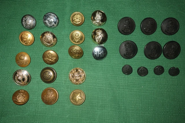 COLLECTION OF VINTAGE British Military Army & Navy Buttons, WW1 / WW2 £ ...