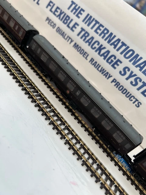 GRAHAM FARISH 'N' Gauge Rake Of 3 Br Maroon Corridor/Brake Composite ...