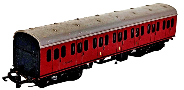 TRI-ANG RAILWAYS TT Gauge T83 SUBURBAN COMPOSITE COACH M41006 Maroon ...