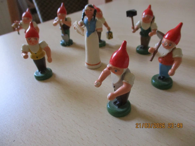 SCHNEEWITTCHENN UND DIE 7 Zwerge, Holzfiguren, bemalt, gebraucht,DDR ...