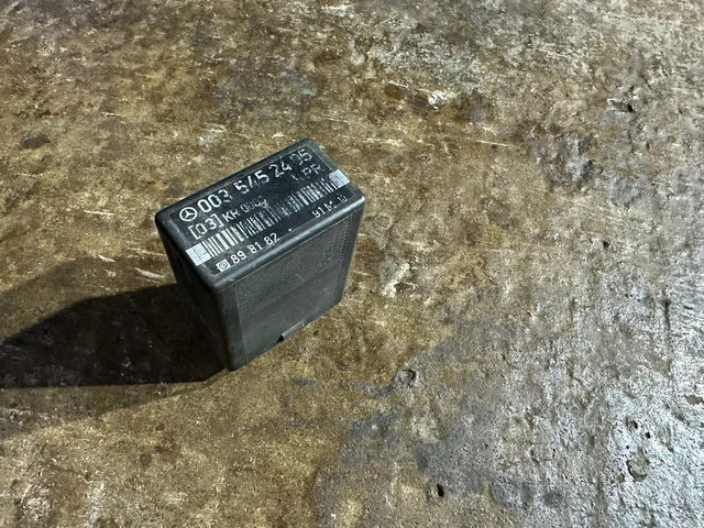 MERCEDES W124 190E FUEL PUMP RELAY 0035452405 $106.06 - PicClick AU