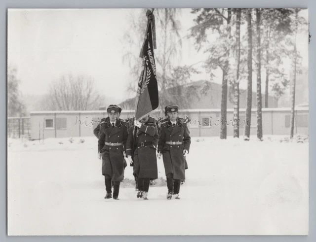 DDR MILITÄR NATIONALE Volksarmee Flagge Uniform - altes Foto $12.49 ...