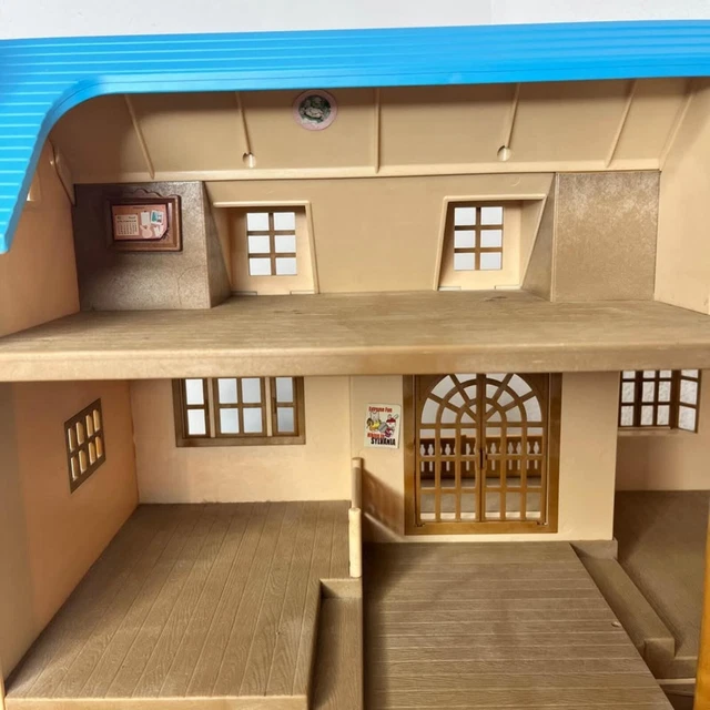 SYLVANIAN FAMILIES LARGE Blue Roof Dolls House Oakwood Manor House £65. ...
