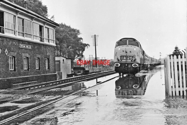 PHOTO WARSHIP Passing A Wet Thatcham Signal Box & Level Crossing EUR 2 ...