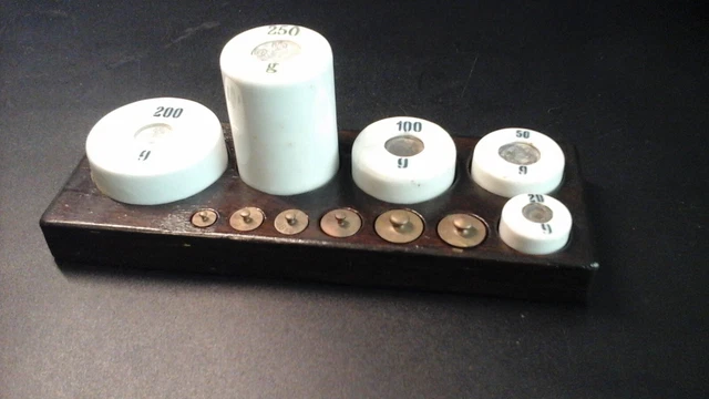 ANTIKES GEWICHTE- SET, 11- teilig, 5 Porzellangewichte, 6 Messinggewichte,vintag EUR 59,00 ...