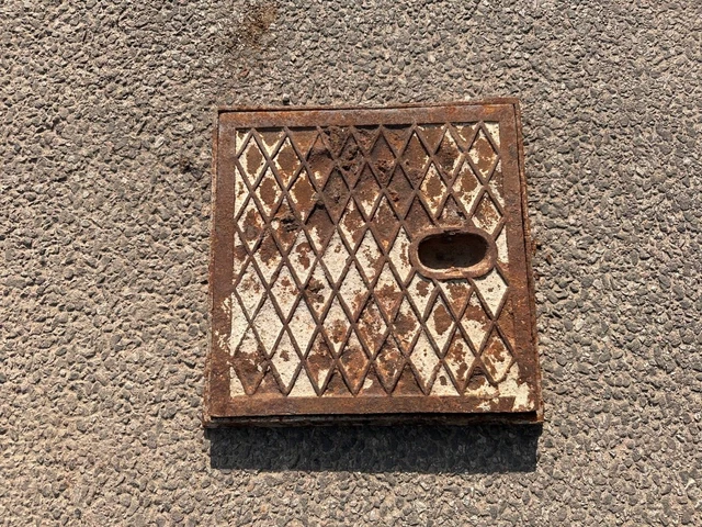 CAST IRON MANHOLE Cover / Inspection Cover / 358x358mm £60.00 - PicClick UK