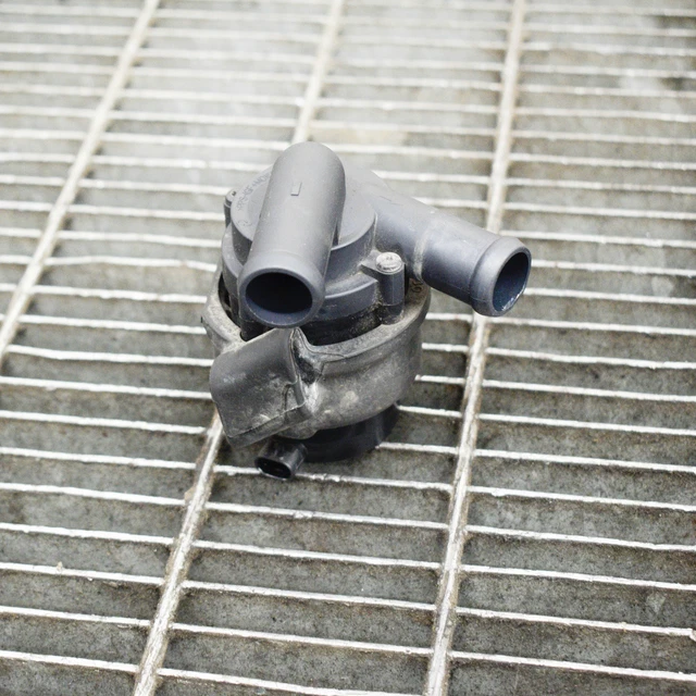 POMPE DE CIRCULATION d'eau VOLVO V60 MK1 1319708 2.0 Diesel 120kw 2011 ...