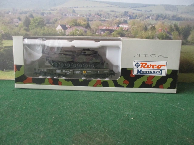 ROCO 1:87 HO MINITANKS FLAT WAGON WITH TANK LOAD EPOCHE iV. CAT NO.889 ...