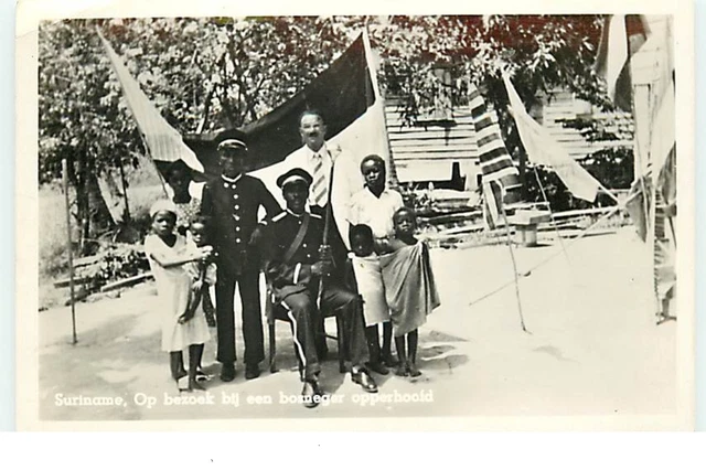 SURINAME - OP bezoek bij een bosneger opperhoofd - Visite d'un Chef ...