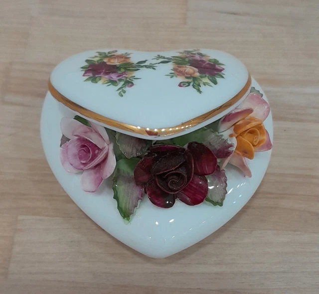 ROYAL ALBERT OLD Country Roses Heart Shaped Roses Posy Ornament £8.00 ...