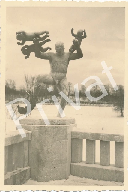 FOTO WK II Wehrmacht Soldat Brücke Statuen Frogner Park Oslo Winter ...