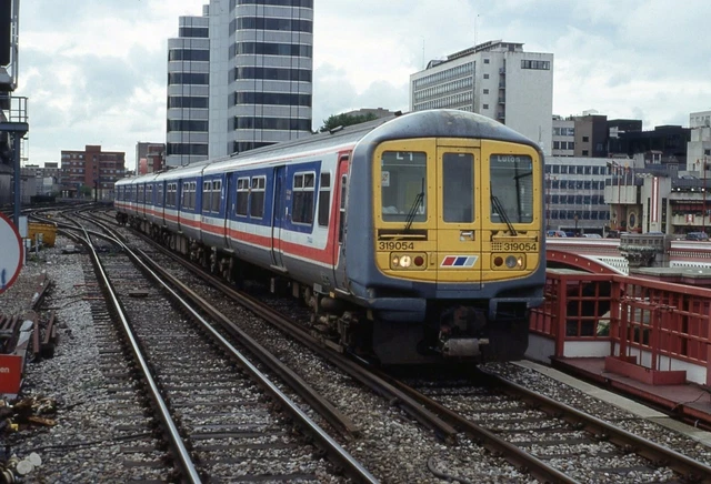BRITISH RAIL 319054 Class 319 EMU Railway Photo - Network SouthEast £1. ...