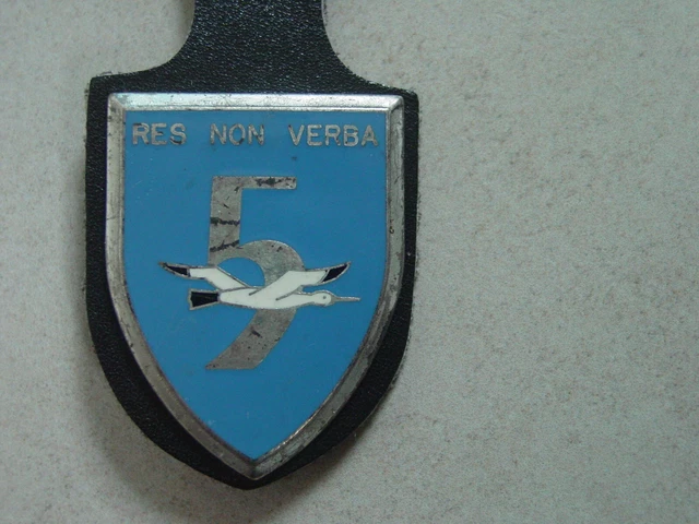 INSIGNE MÉTALLIQUE DE poitrine 5e régiment du matériel EUR 1,50 ...