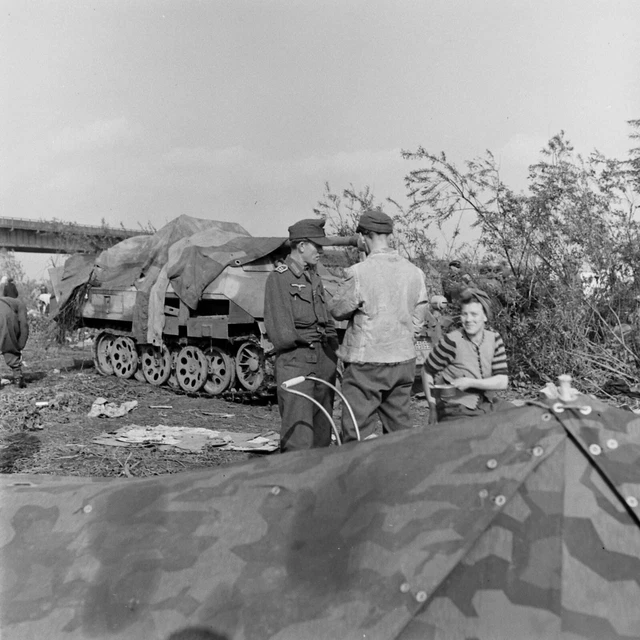 WW2 WWII PHOTO World War Two German Soldiers Prepare for Surrender ...