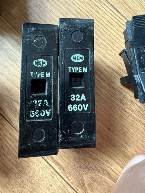 MEM TYPE M 32 Amp 660V HRC Fuse Carrier Holder - with fuse. 3 available ...