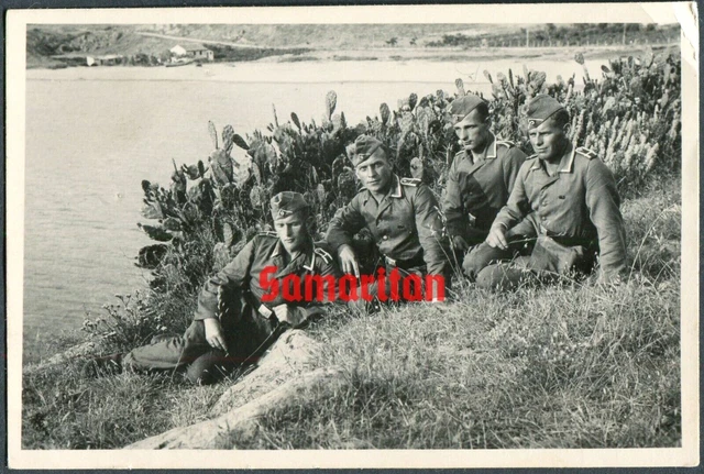 H2/5 WW2 ORIGINAL Photo Of German Wehrmacht Soldiers Resting £3.99 ...