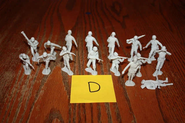 FULL MOLD SHOT of 16 Marx Light Gray German Army Soldiers Tank D - MPC ...