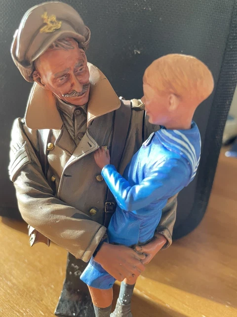 200MM SCALE RESIN bust, WW1 British Sargent holding child, painted. £10 ...