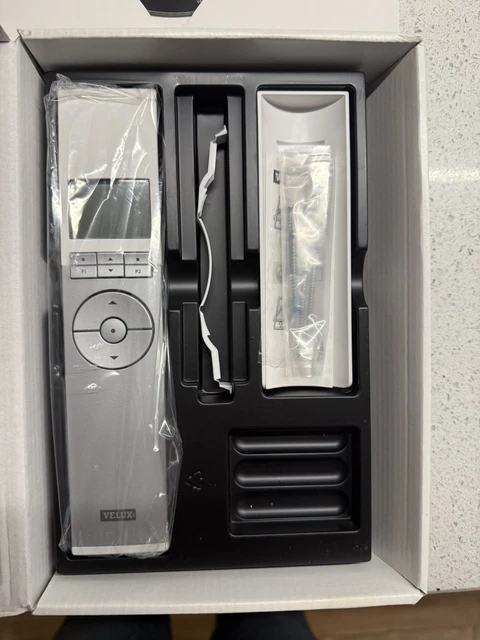 VELUX INTEGRA GGL/GGU wireless remote control - window and blinds £87. ...