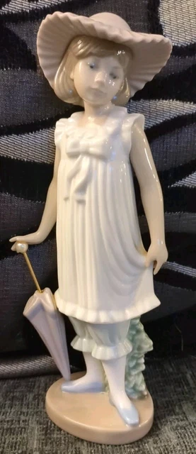 NAO BY LLADRO Girl Daisa With Umbrella Figure Hand Made in Spain 19.5cm ...