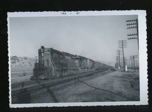 1967 SP SOUTHERN Pacific EMD SD9 locomotive #3942 - Photo de chemin de ...