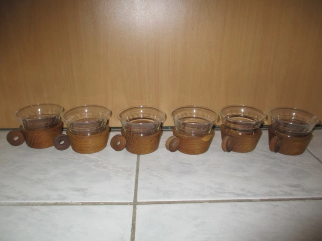 DDR TEEGLÄSER, VINTAGE Glasschalen in Holz,50er/60er Jahre DDR, alte Teegläser EUR 16,00 ...