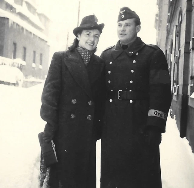 ORG.FOTO, WH BEAMTER mit Ärmelband Org.Todt, hübsche BDM Mädchen, 2WK ...