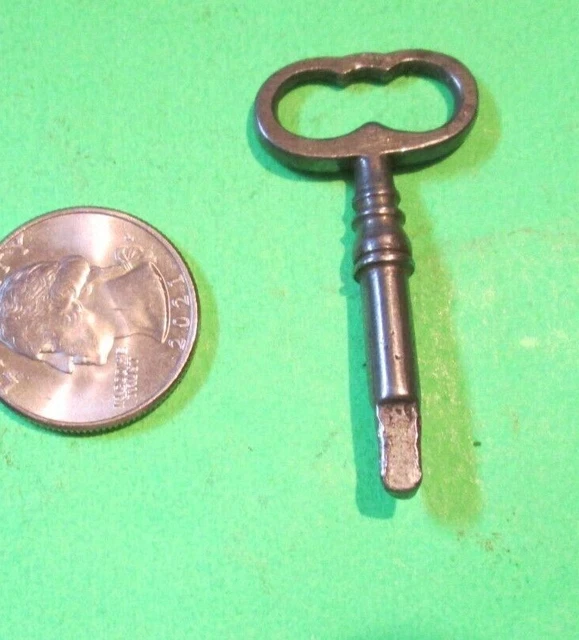 VINTAGE ANTIQUE SINGER TREADLE SEWING MACHINE SKELETON KEY 3 SIDES MORE ...